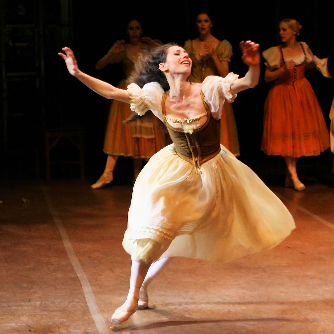 What the Pros Say - Gaynor Minden